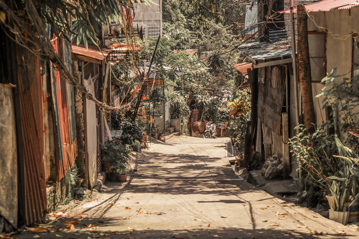 Major earthquake impacts families in the Philippines